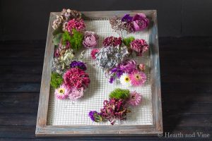 Framed Dried Flowers Makes an Amazing Piece of Art