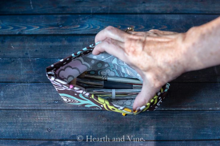 Snap Bag Simple Tutorial for Makeup Brushes and More | Hearth and Vine