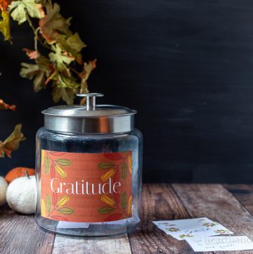 How to Make A Gratitude Jar for Thanksgiving Dinner