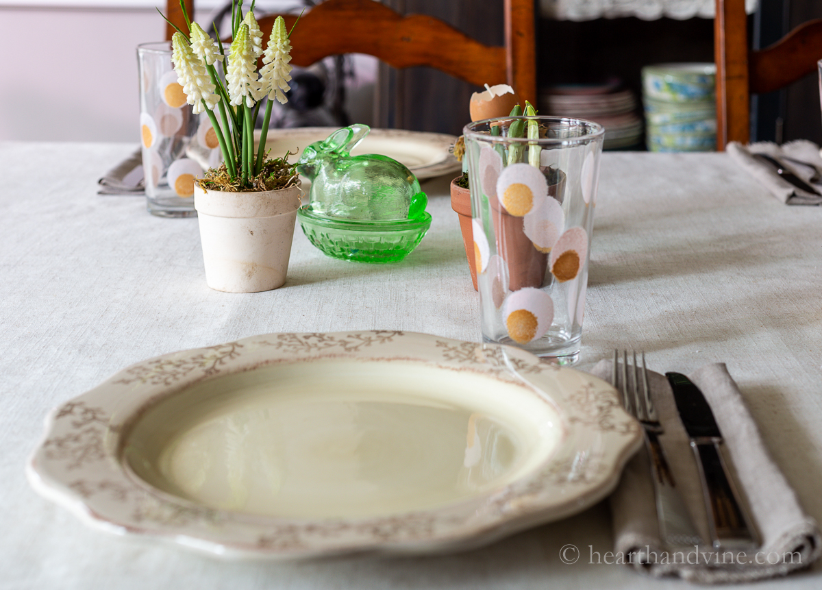 DIY Painted Glasses - An Easy Way to Dress up The Table