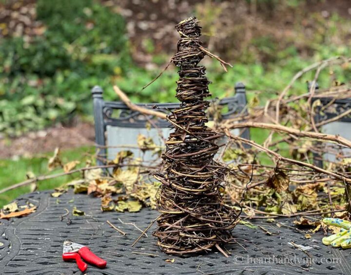 How to Make a Grapevine Tree for Christmas | Hearth and Vine