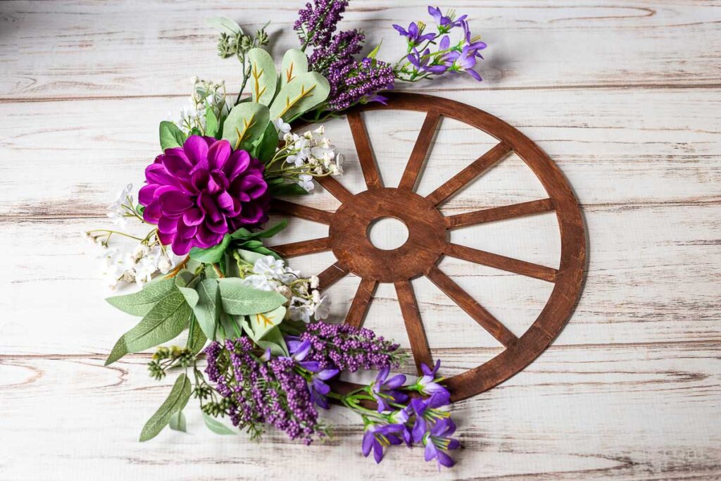 Wagon Wheel Wreath for Summer DIY