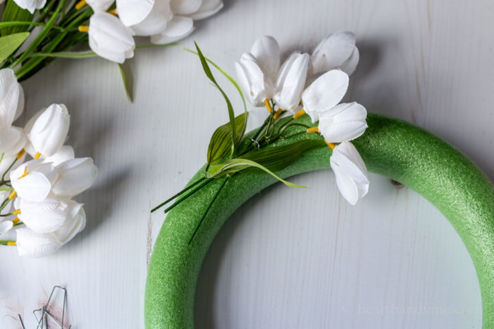 Tulip Wreath DIY - Fast and Inexpensive to Create