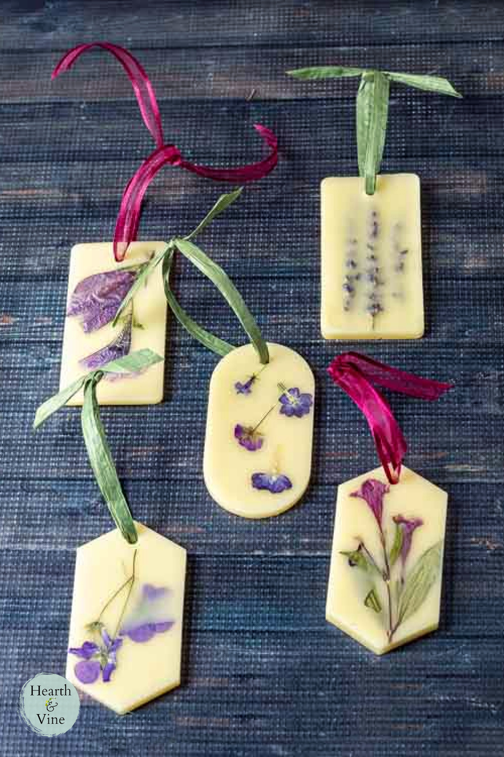 How to Make Wax Sachets with Pressed Flowers